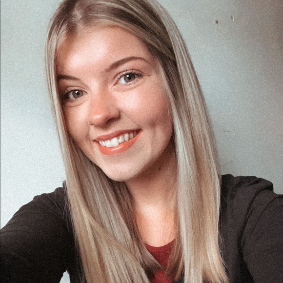 Abbie's Closet (@abigailpasquale) | Poshmark